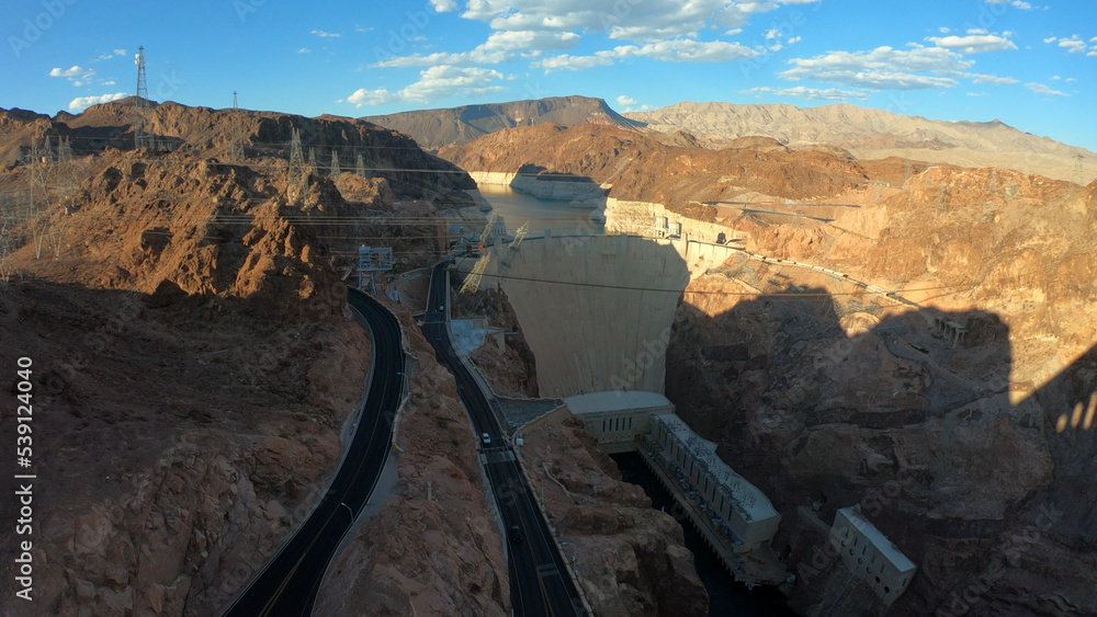 Fotka „Hoover Dam is a concrete arch-gravity dam in the Black Canyon of ...