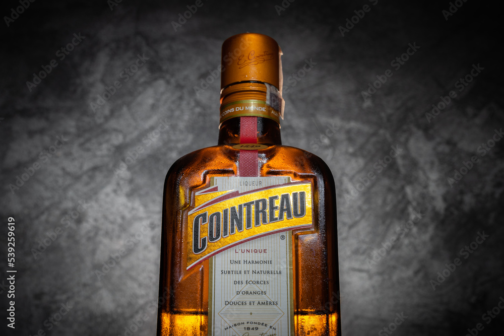 Foto Stock Cointreau liqueur bottle. Orange-flavoured alcohol drink ...