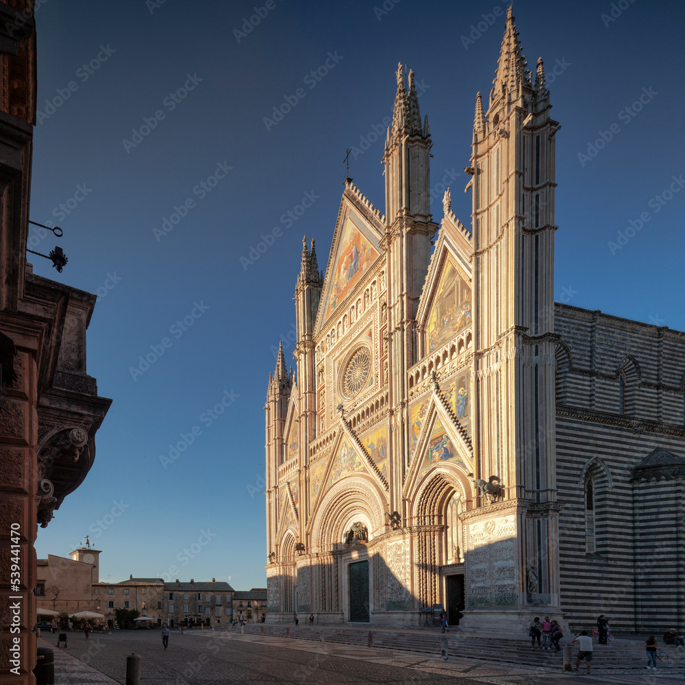 Orvieto. Facciata romano gotica del Duomo. Basilica Cattedrale di Santa ...