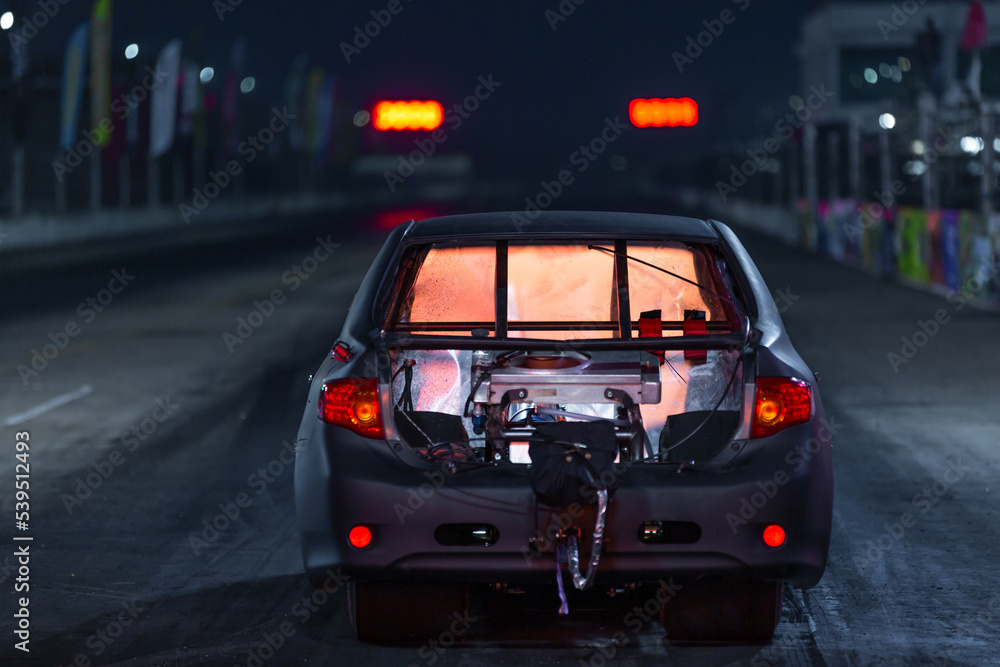 Foto de Drag racing car at the start competition at night, Drag race ...