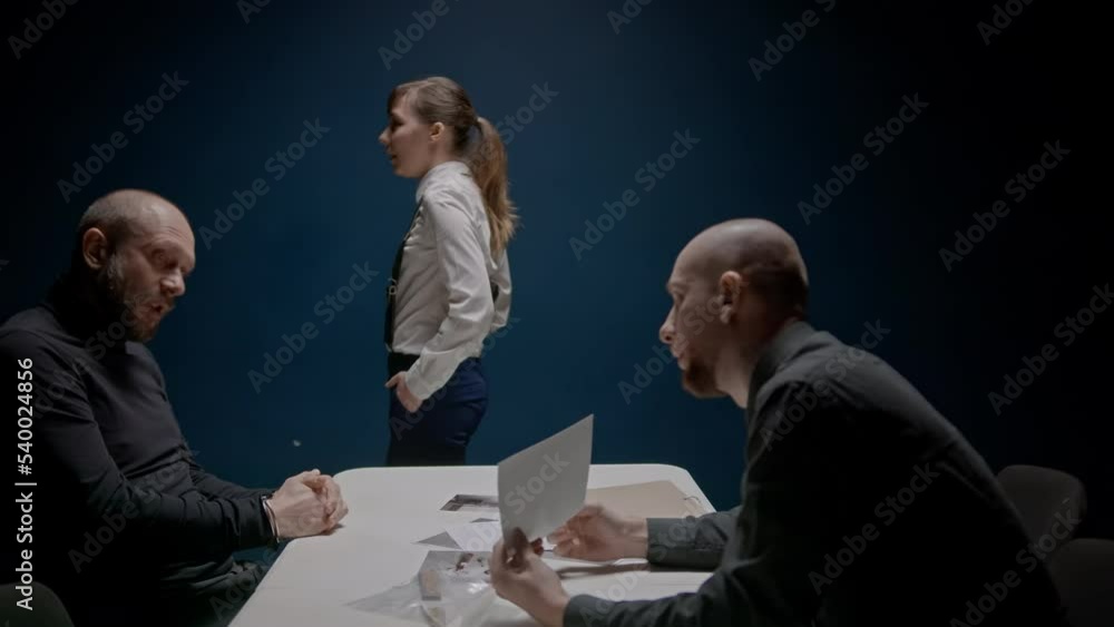 Police detectives are trying to extract confession from suspected man ...