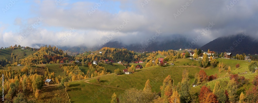 Beautiful sightseeing panorama of Pestera villages from Rucar Bran ...