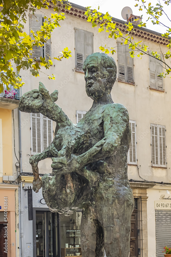 Bronze statue made by Picasso: "Man with a sheep" in 1943 and gifted to ...