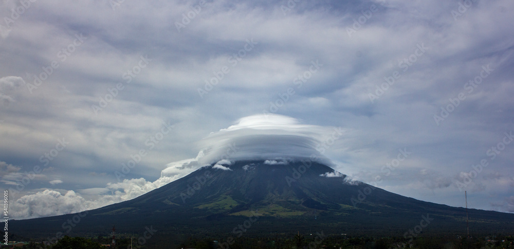 Cloud formation in the top of Mayon Volcano in Legazpi City Albay ...