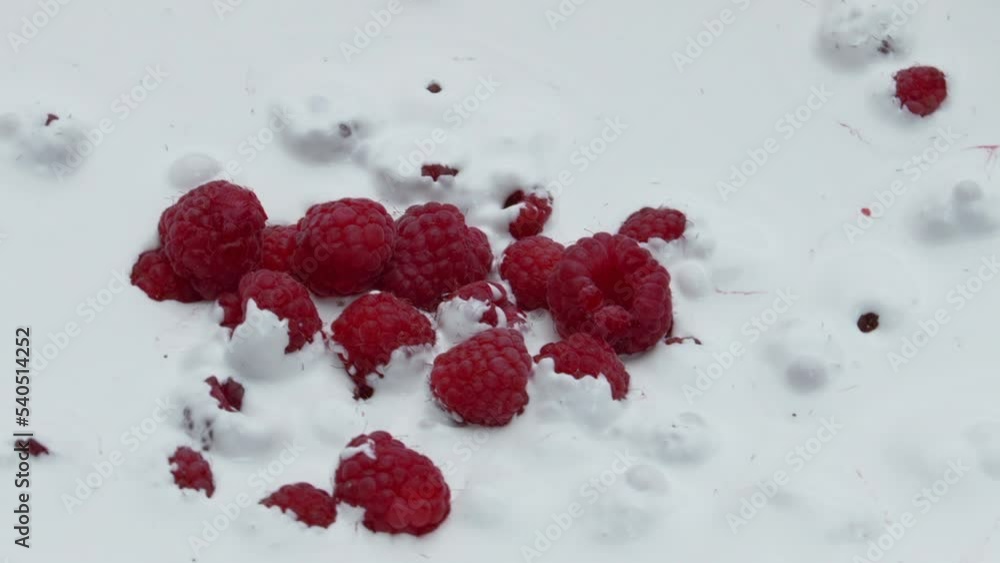 Vidéo Stock Red raspberry dropped yogurt close up. Organic vitamin ...