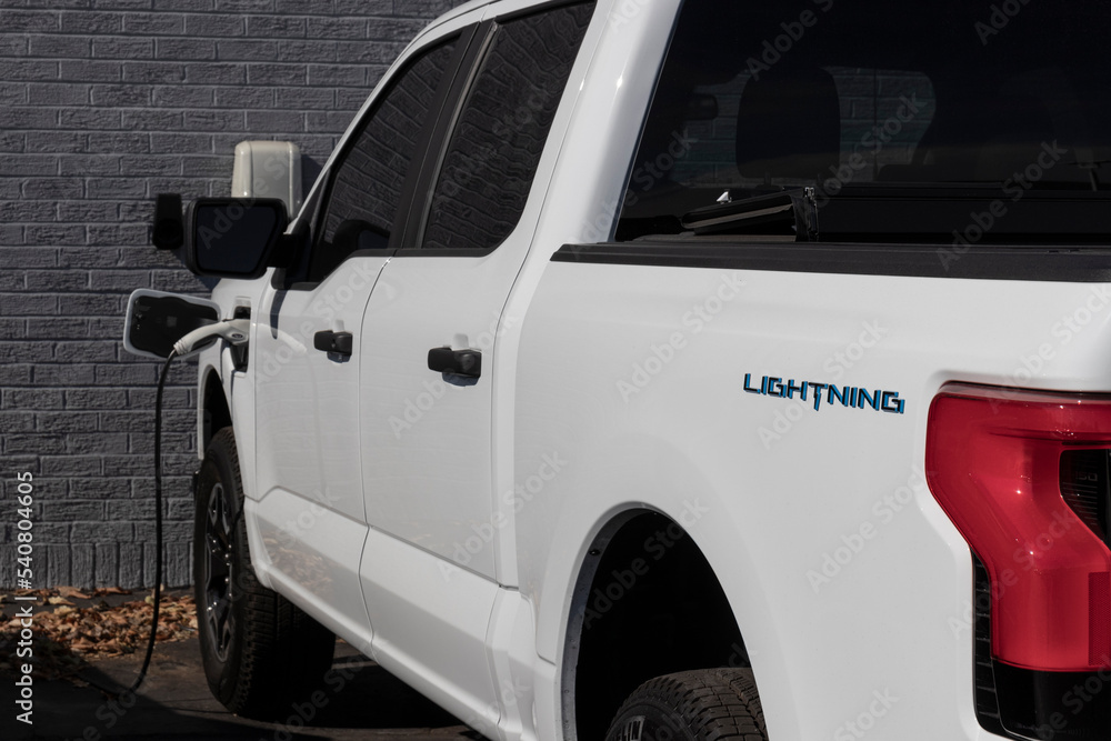 Foto de Ford F-150 Lightning display. Ford offers the F150 Lightning ...