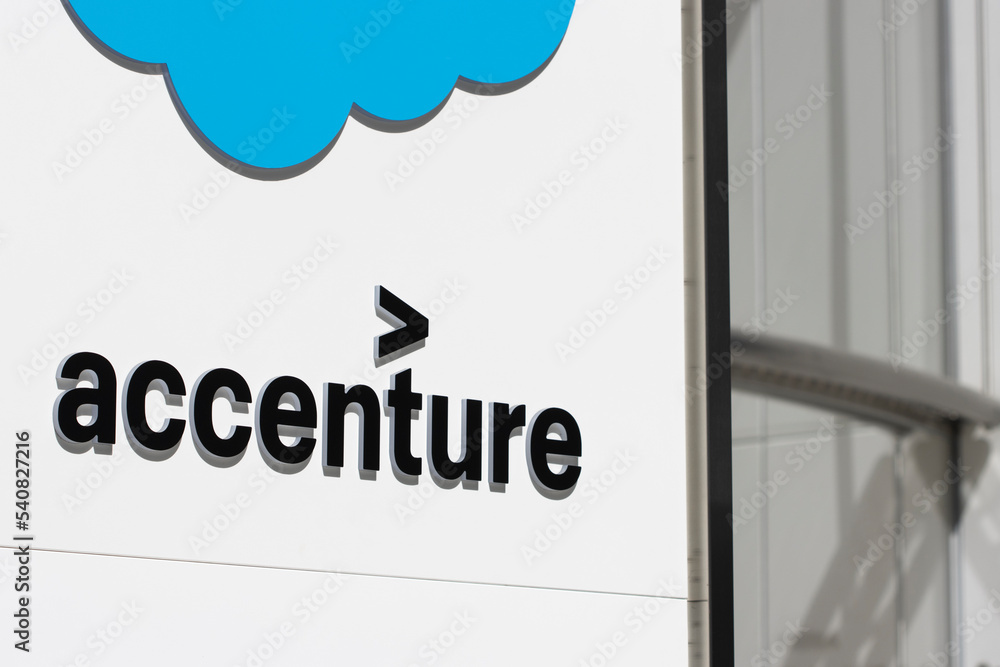 Foto de San Francisco, CA, USA - May 1, 2022: Accenture logo is seen ...