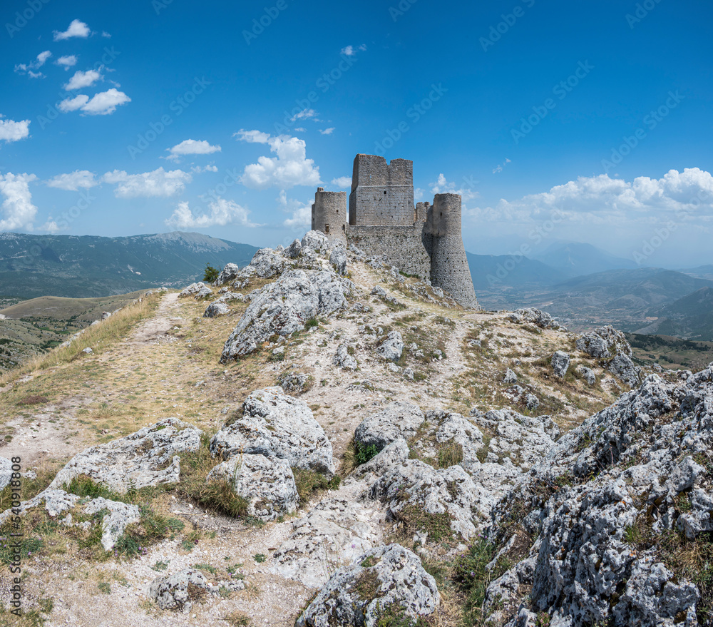 the beautiful castle of Rocca Calascio and where the film Ladyhawke was ...