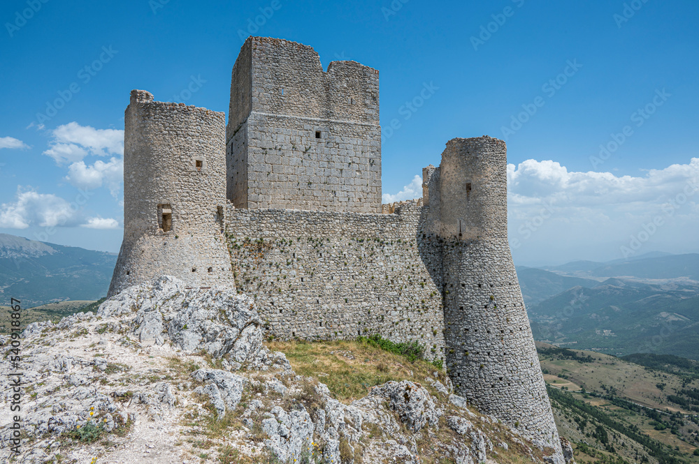 the beautiful castle of Rocca Calascio and where the film Ladyhawke was ...