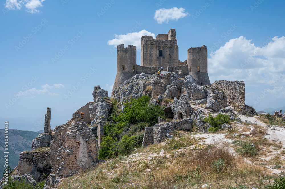 the beautiful castle of Rocca Calascio and where the film Ladyhawke was ...