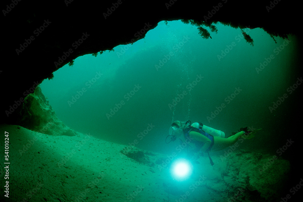Cave diving, Scuba diver in underwater cave, Bahamas, Freshwater Blue ...