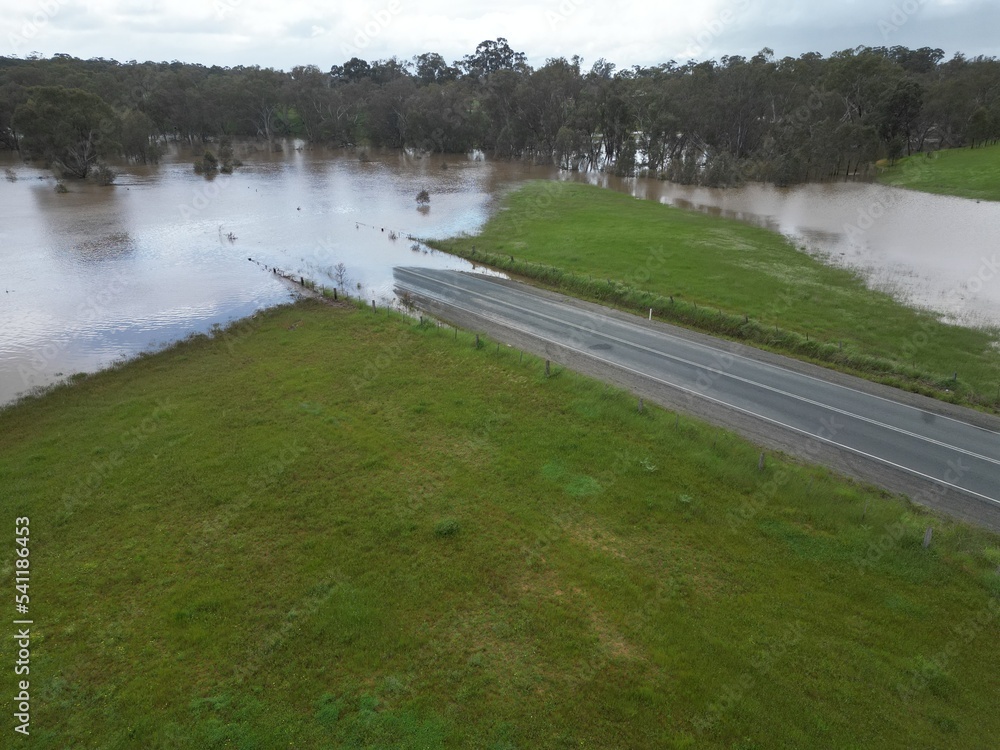Flooding Axedale village, Campaspe River burst its banks near Bendigo ...