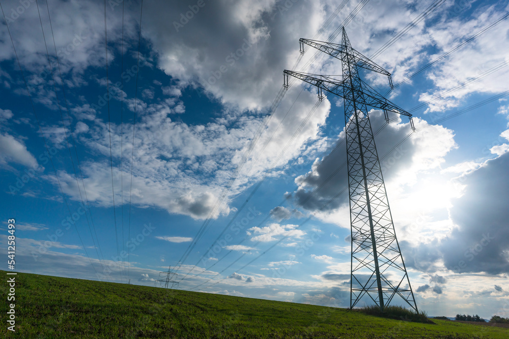 Electricity pylon for transmission and current transfer of high voltage ...