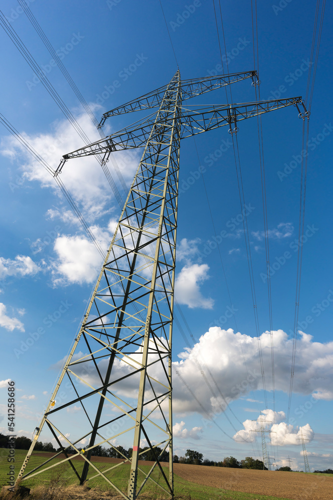 Electricity pylon for transmission and current transfer of high voltage ...