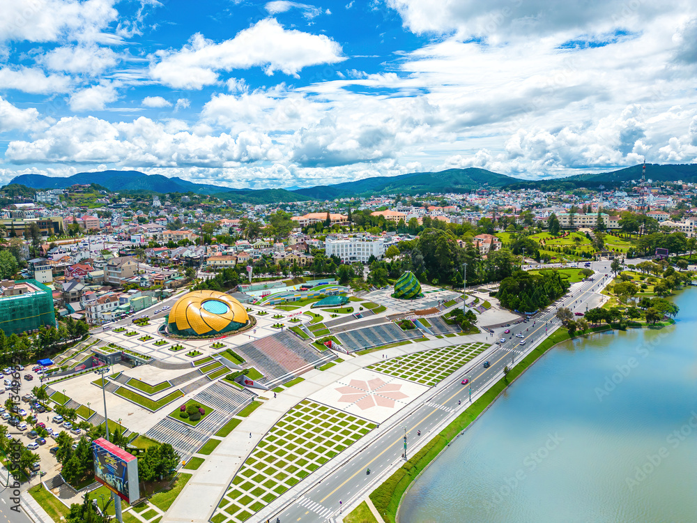 Da Lat, VIETNAM - OCT 9 2022: Top view of Lam Vien square at the bank ...