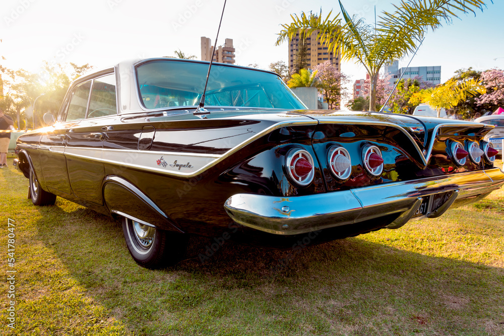 Vehicle Chevrolet Impala Sport Sedan 1961 on display at vintage car ...