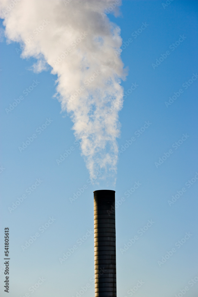 Steam emission from a refinery chimney into a clear blue sky. Stock ...