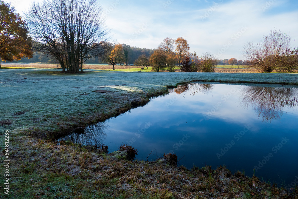 Öffentlicher Park Schloss Favorite bei Förch, am See Stock-Foto | Adobe ...