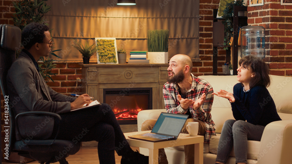 Man and woman fighting at psychology appointment with marriage ...