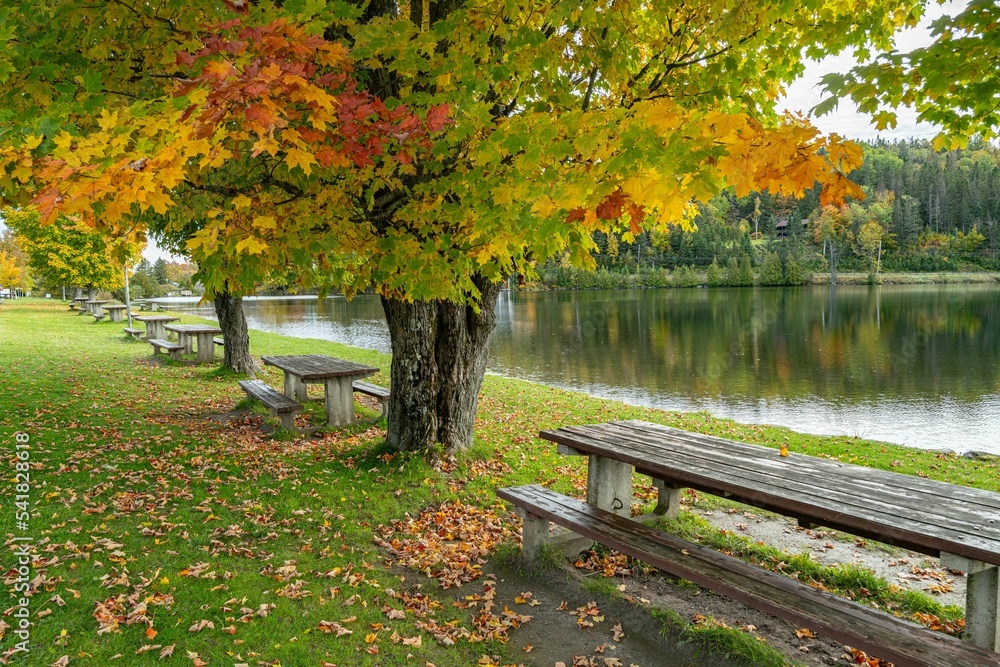 Beautiful shot of Joe's pond in West Danbury, Vermont in autumn Stock ...