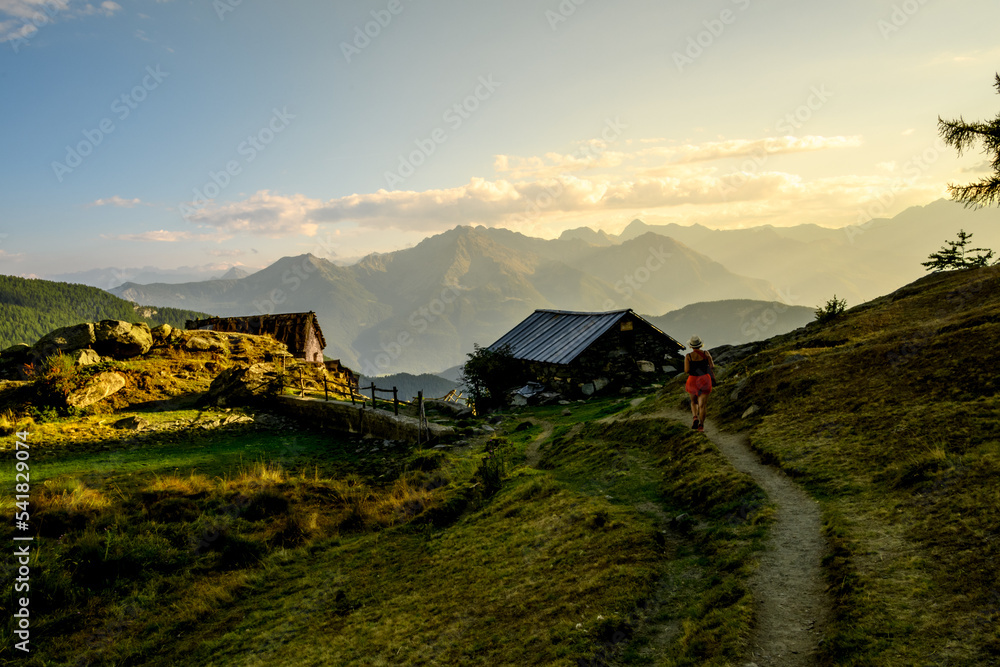 sentieri di montagna 01 - passeggiando fra le cime in alta montagna ...