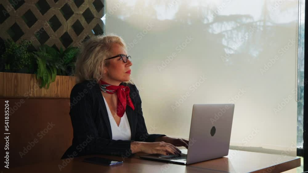 Businesswoman concentrating on work. Stock Video | Adobe Stock