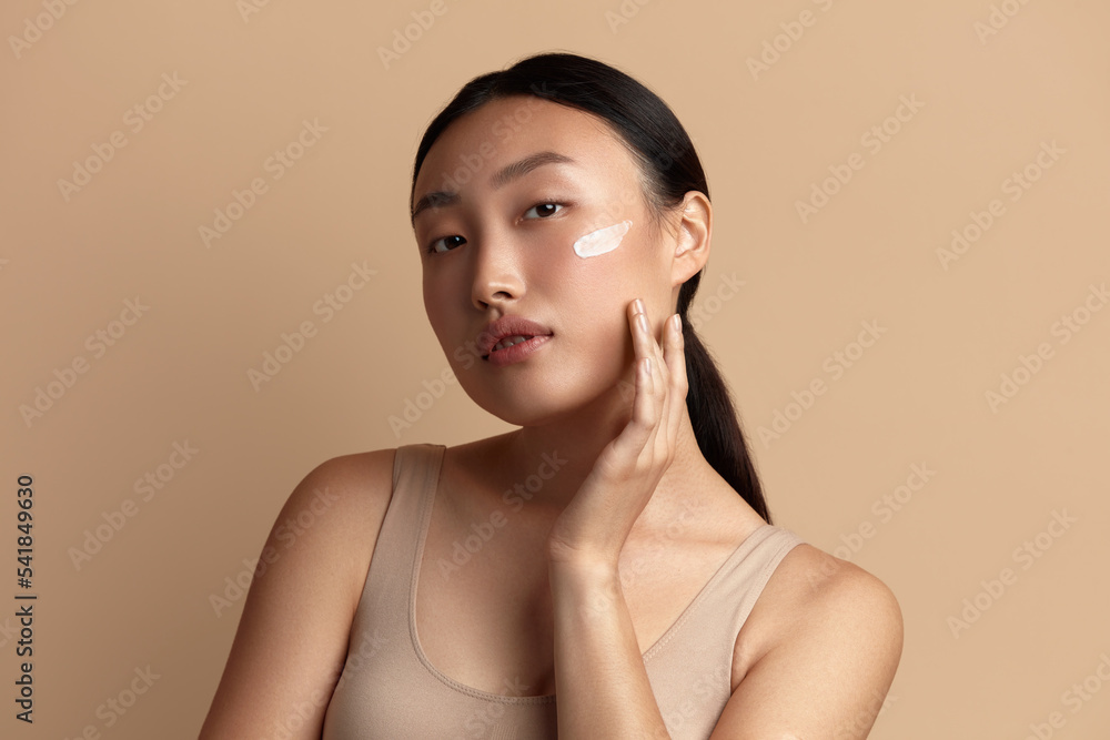 Skin Care Woman Applying Cream on Cheek. Closeup Of Beautiful Smiling ...