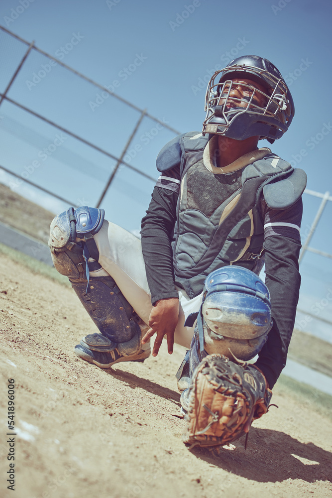 Foto Stock Sports, baseball and catcher ready in a game, match or ...
