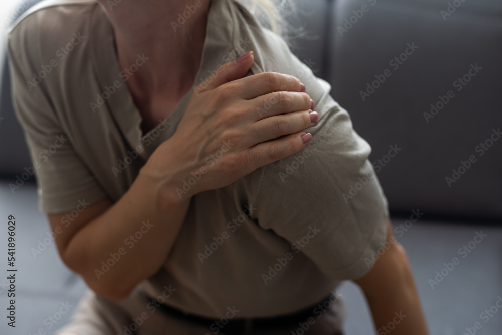 Woman's hand on her neck isolated on white background : Medical concept ...