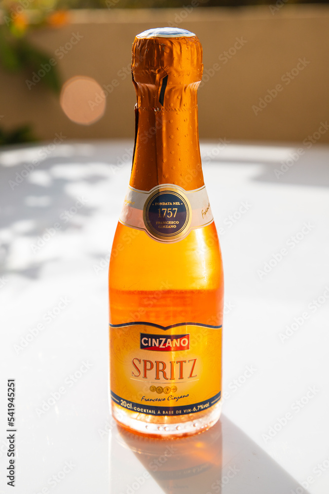 Bouteille de SPRITZ. Stock Photo | Adobe Stock