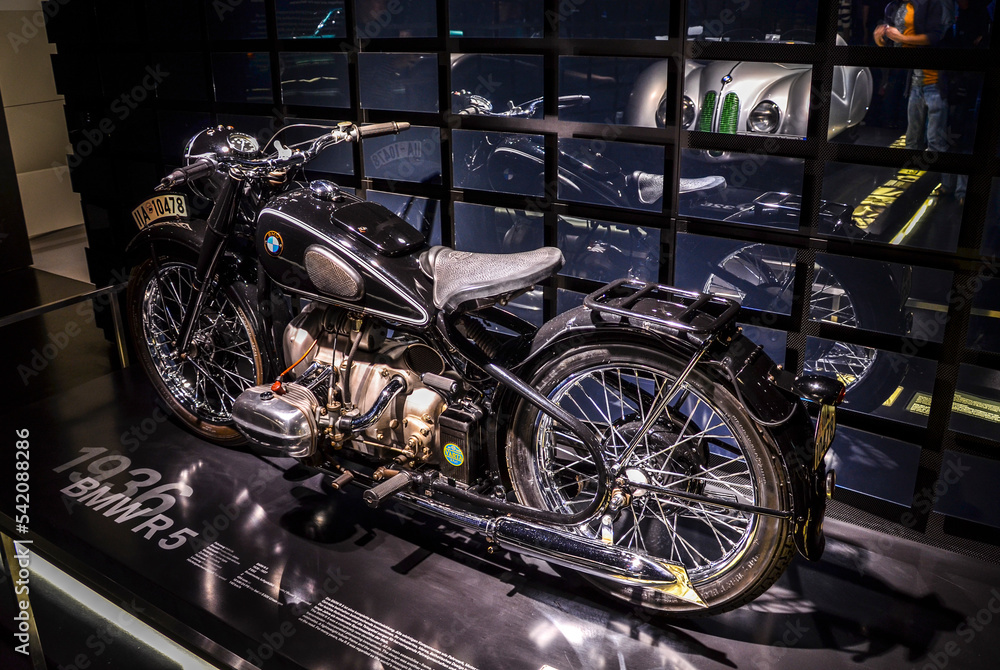 The BMW R5 year 1936 was the first motorcycle to feature a foot ...