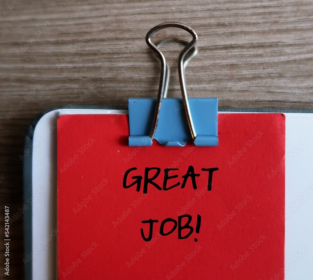 Foto de Office red note clip on document with handwriting GREAT JOB ...