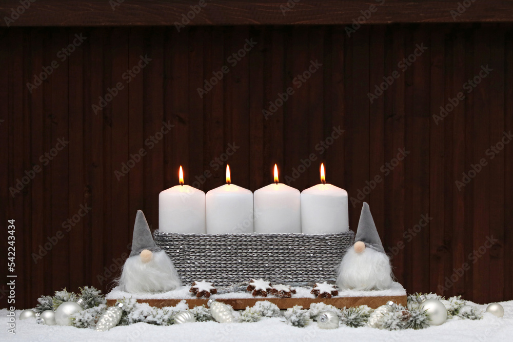 Fotoserie für die Adventszeit: Vierter Advent vier brennende Kerzen mit ...