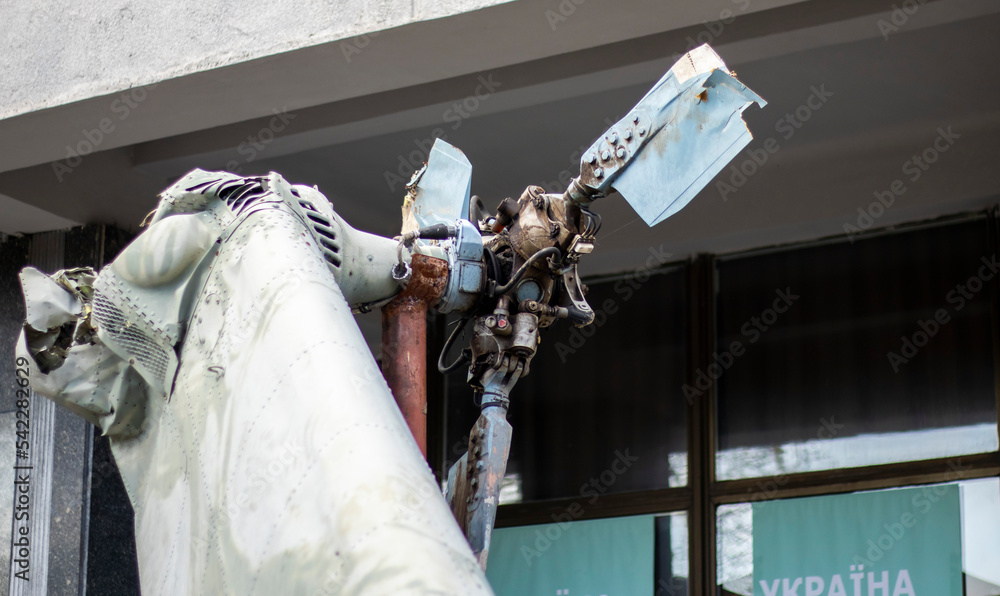 Foto de Burnt parts of the destroyed Russian Air Force combat ...