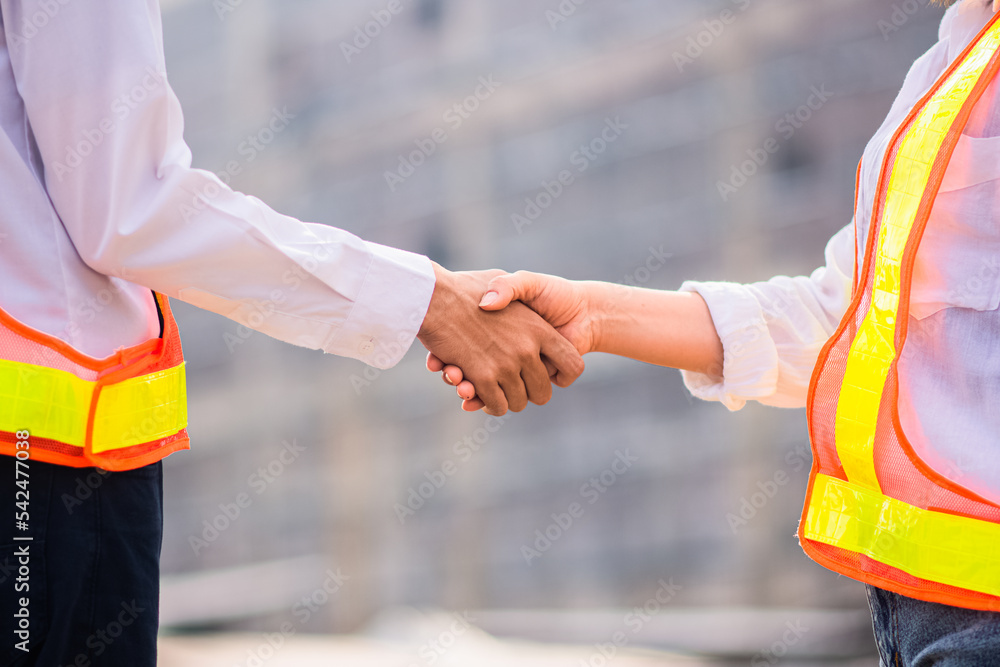 Shake hand teamwork concept, closeup engineer Shake hand teamwork ...