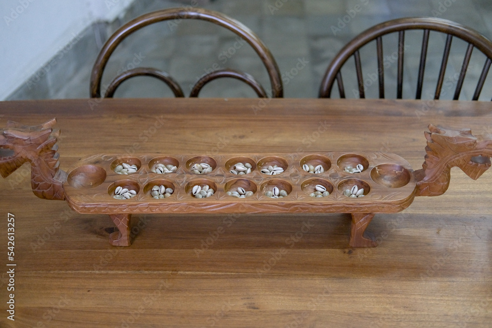 Foto de Congklak is one type of traditional game that was popular in ...