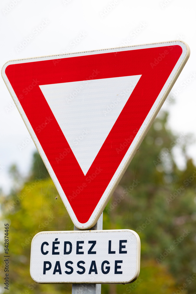 Señal de ceda el paso en francés "Cédez le passage" Stock-Foto | Adobe ...