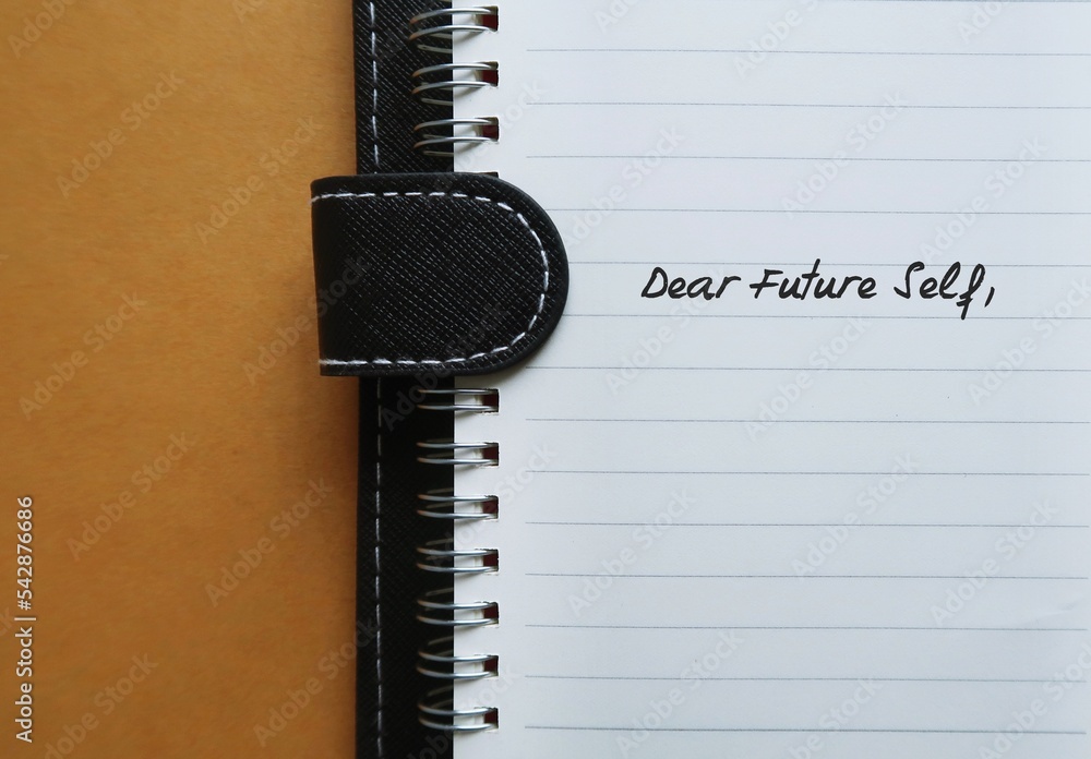 Foto de Notebook with handwritten text DEAR FUTURE SELF, a letter to ...
