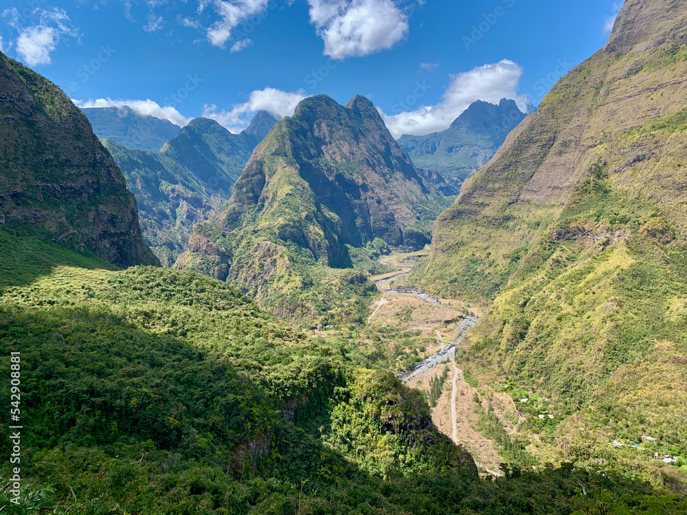 Paysage de montagnes sur l'île de la Réunion Stock Photo | Adobe Stock