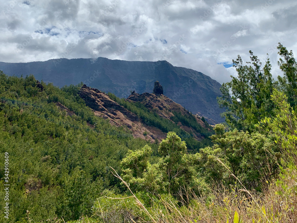 Paysage de montagne dans le cirque de Mafate sur l'île de la Réunion ...