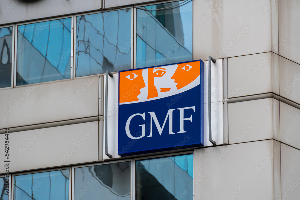 Paris, France - 30 octobre 2022: Enseigne avec le logo de la Garantie ...