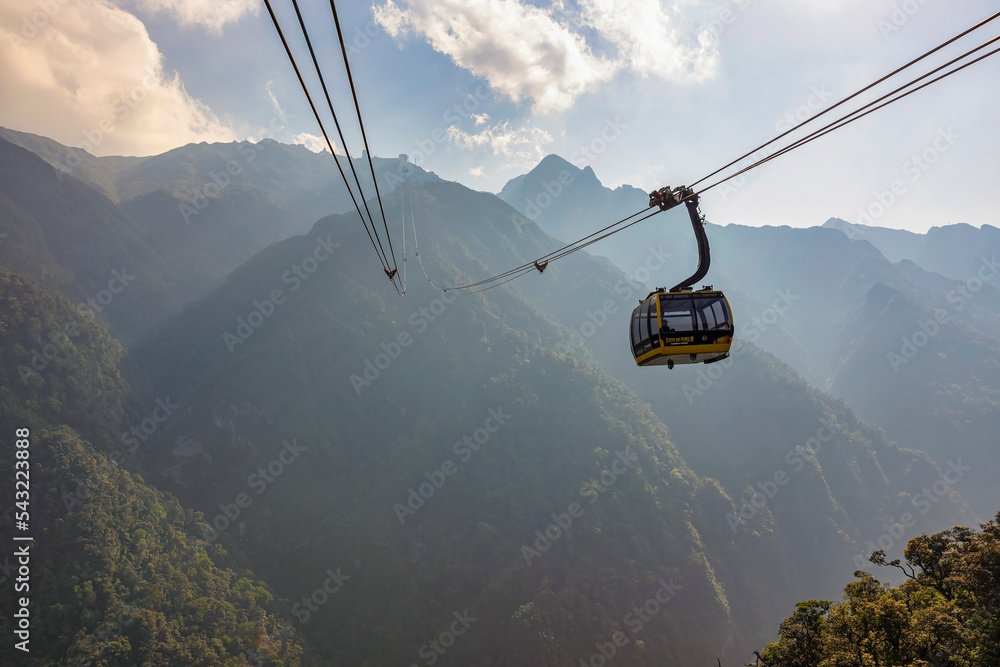 The 3-wire cable car has 2 guinness world records to the highest peak ...