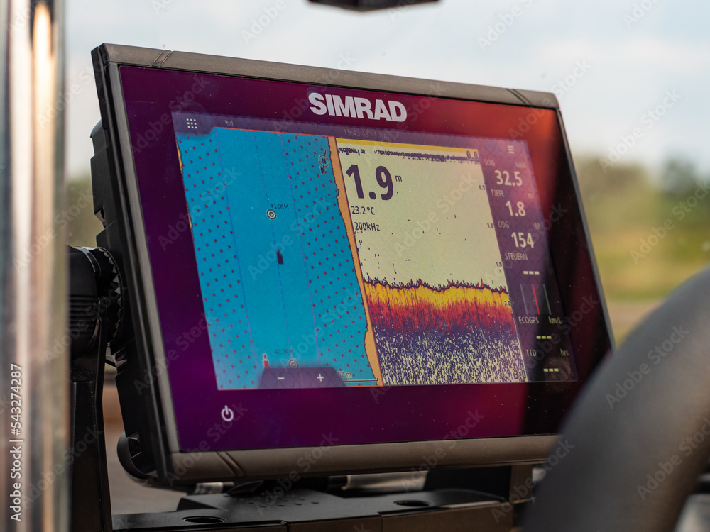 Foto de DRESDEN, GERMANY - 18. August 2022: Simrad GPS navigation ...
