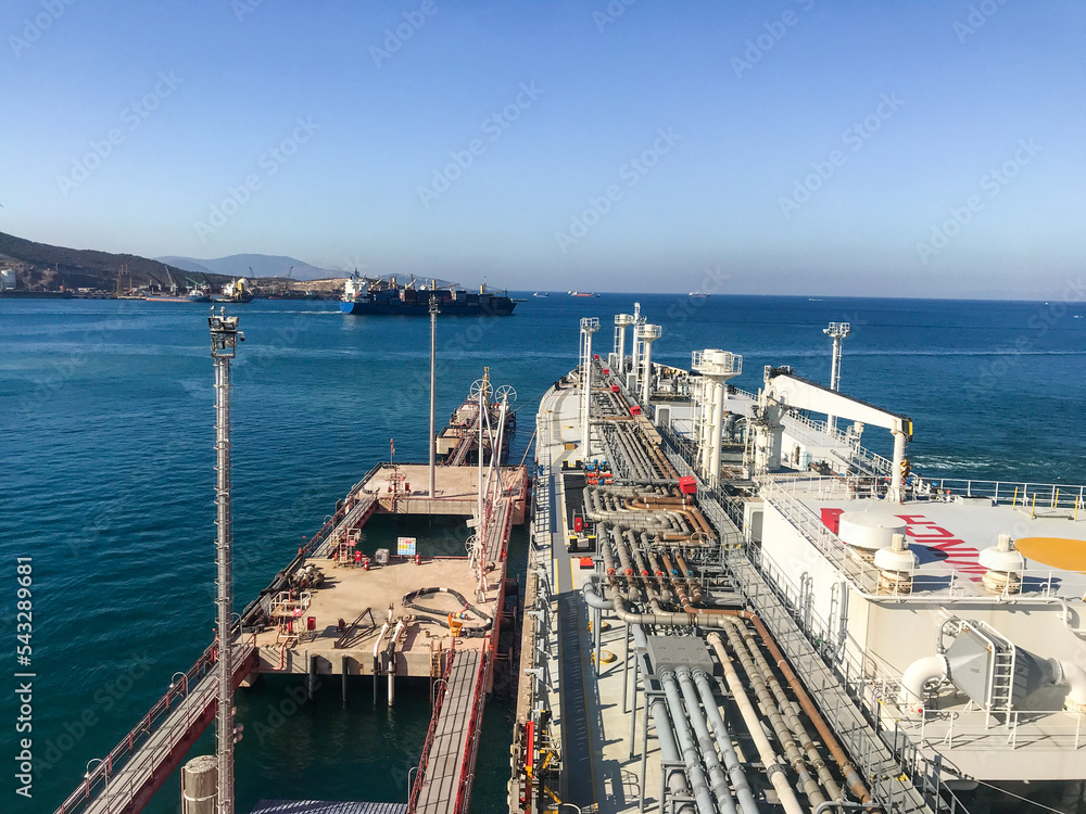 LPG cargo operations, discharging operations, LPG discharging ...