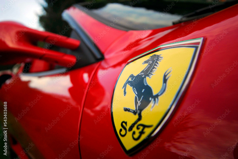 Foto de ferrari logo do Stock | Adobe Stock