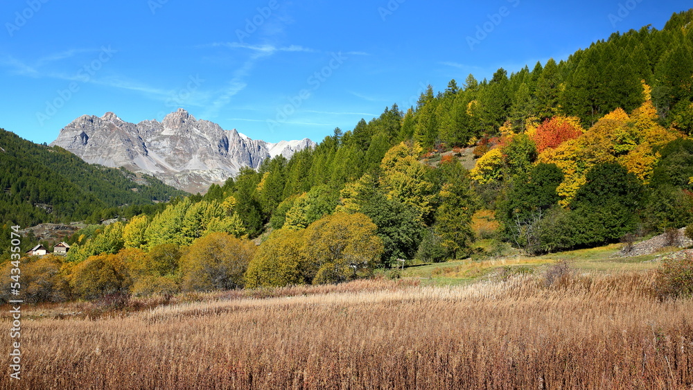 Stockfoto med beskrivningen Colorful Autumn scenery in Vallee de la ...