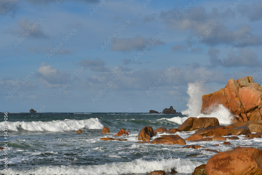Paysage de mer sur la côte bretonne à Plougrescant-France Stock Photo ...
