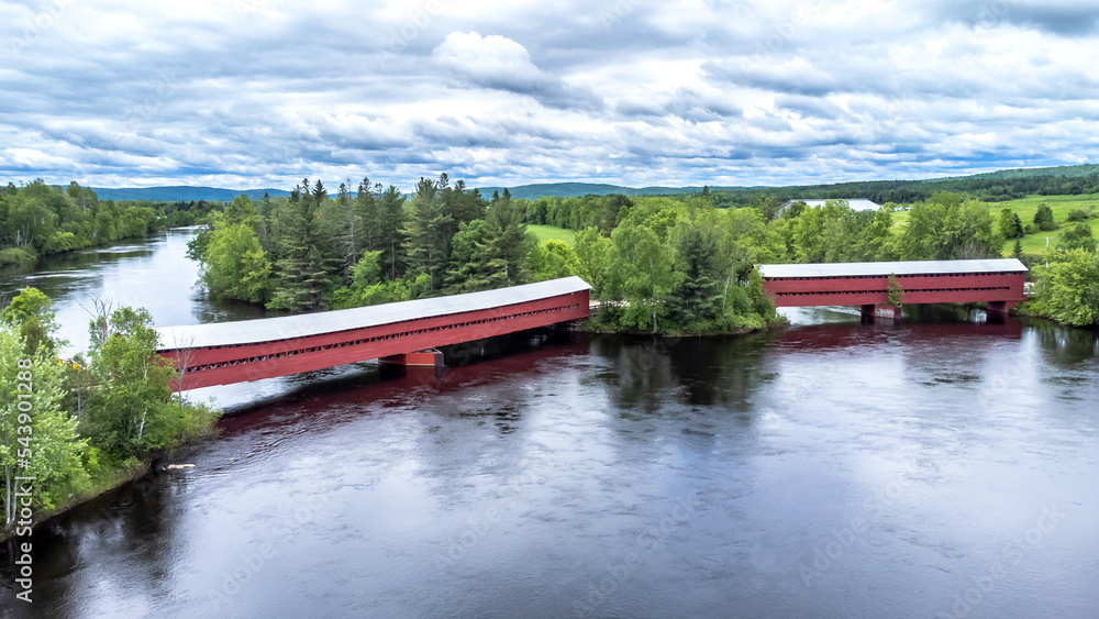 Foto de Ferme-Rouge (Mont-Laurier) twin covered bridges. Build in 1903 ...