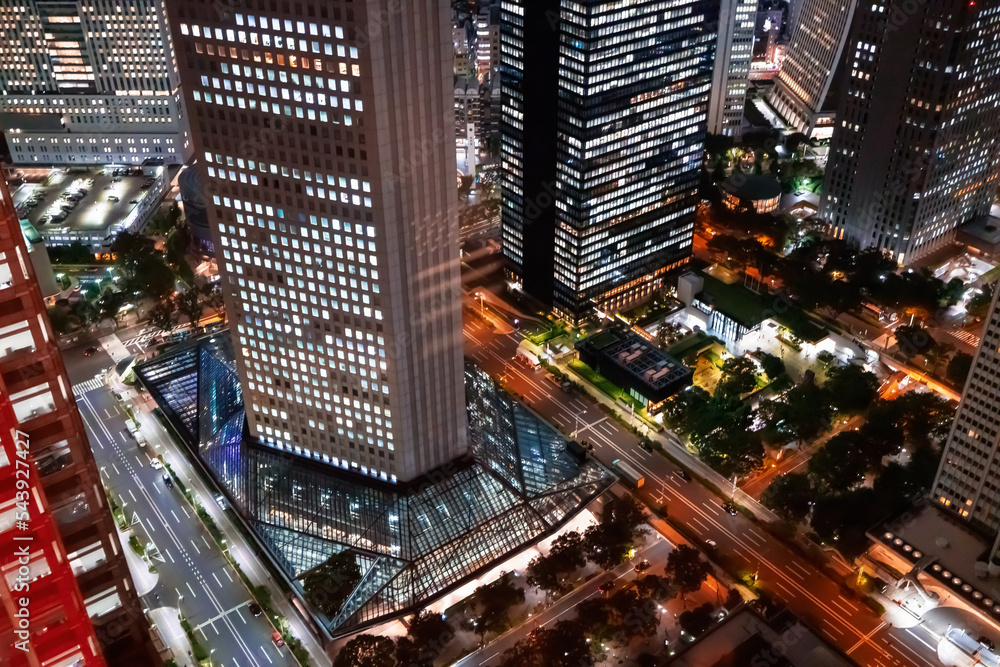 Skyscrapers towering above the night cityscape of Nishi-Shinjuku, Tokyo ...
