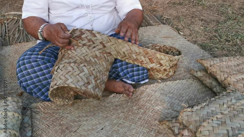Mat making with traditional old Gulf hand tools-An ancient folk ...